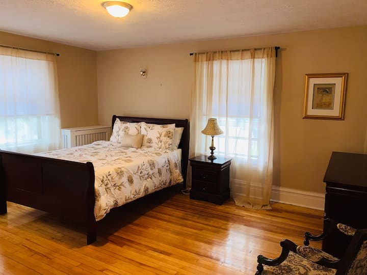 Cozy Vintage - Halifax