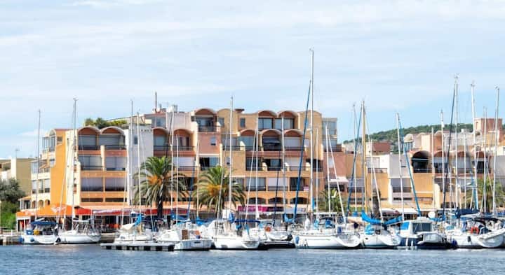 Loue Appartement F3 Avec Petit Balcon - Gruissan