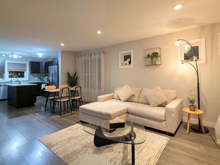 Modern Corner 3br | Near Rcmp, Airport, Stadium - Regina