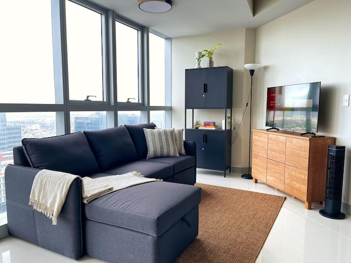 2br Modern Condo In Uptown Bgc W/ Balcony And Pool - Taguig