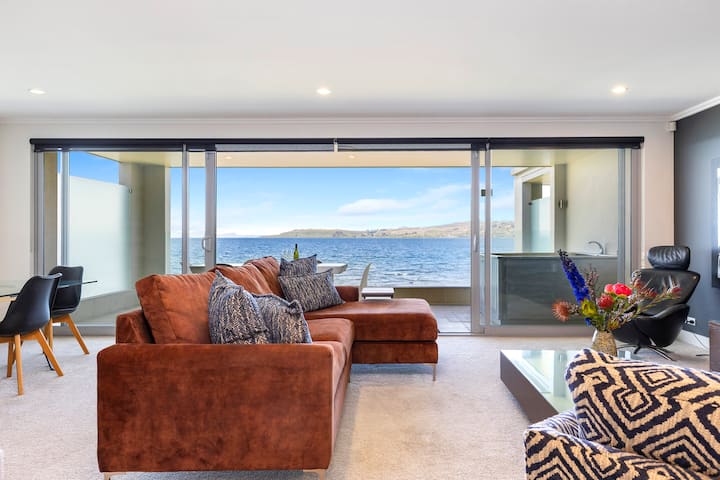 Luxury Lakefront Apartment 5 - Sacred Waters - Taupo