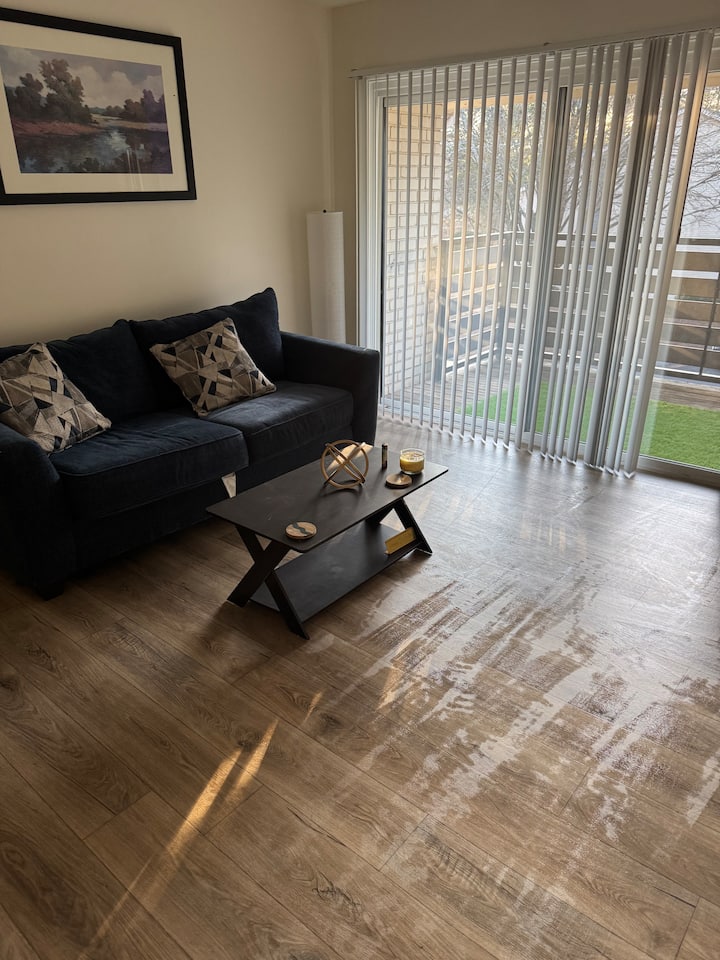 Simple Apt Minutes From Truist - Marietta, GA