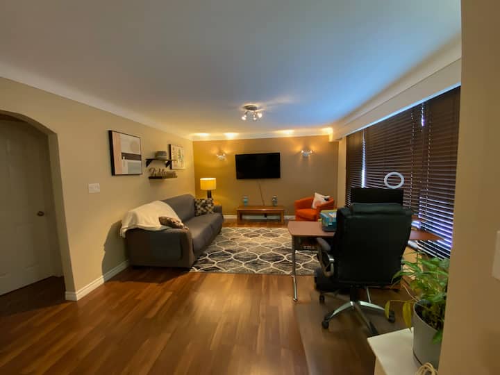 Chic Escape In The Heart Of Downtown Sudbury - Greater Sudbury