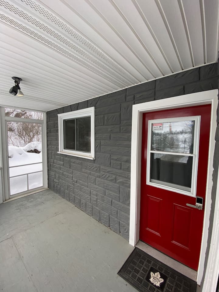 Chic Escape In The Heart Of Downtown Sudbury - Greater Sudbury