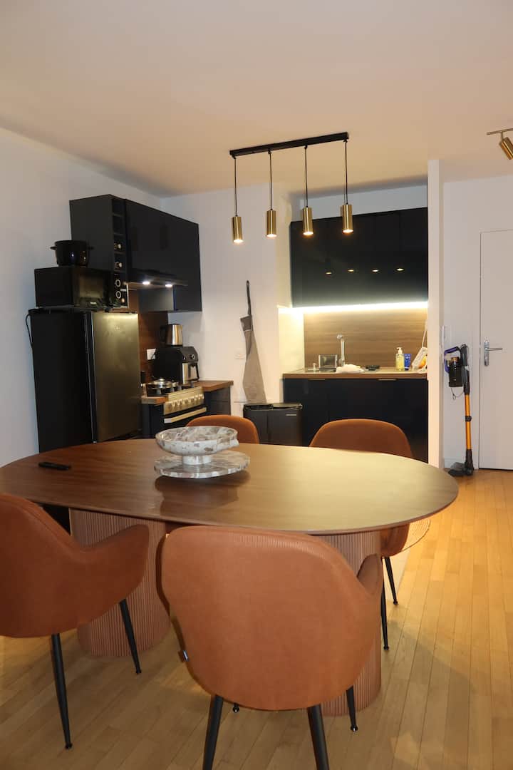 Luxueux Cocon Urbain Appartement A 10 Min De Paris - Courbevoie