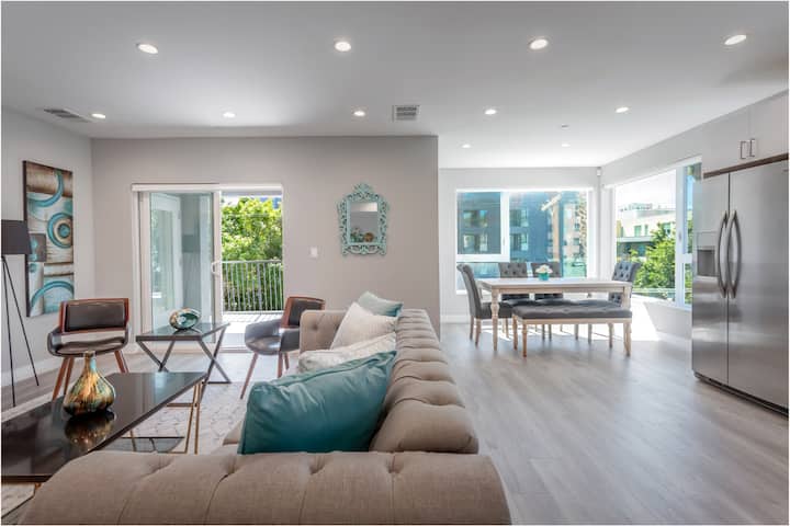 Cozy 2br Hollywood Blvd Patio + Free Parking + Tv - West Hollywood