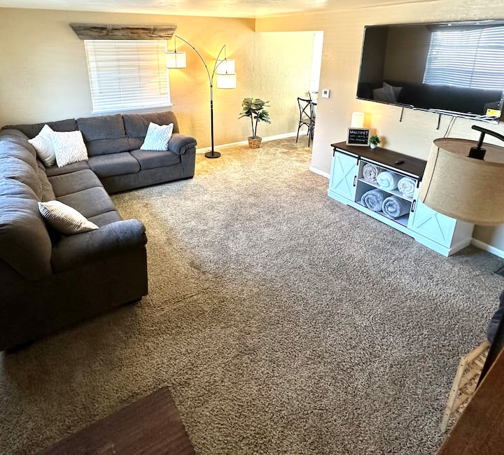 Cute & Cozy 4br Apt W/ Big Yard - Twin Falls, ID