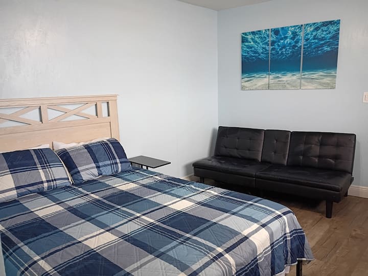 Ocean Front Studio With A View In Daytona Beach - Daytona Beach, FL