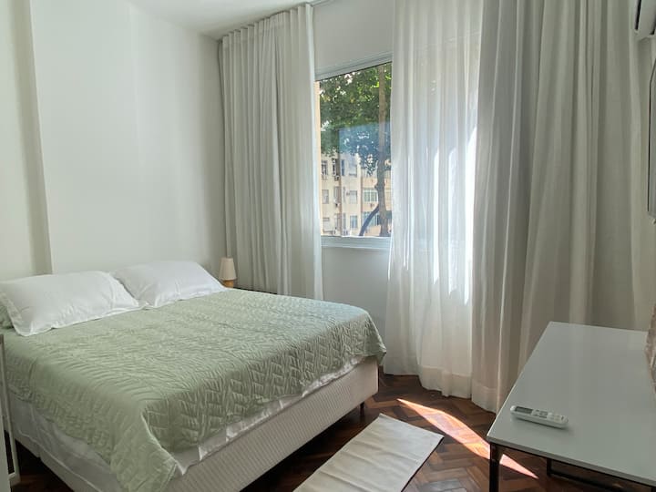 Leme Beach Location • Av. Atlântica Studio - Brazil