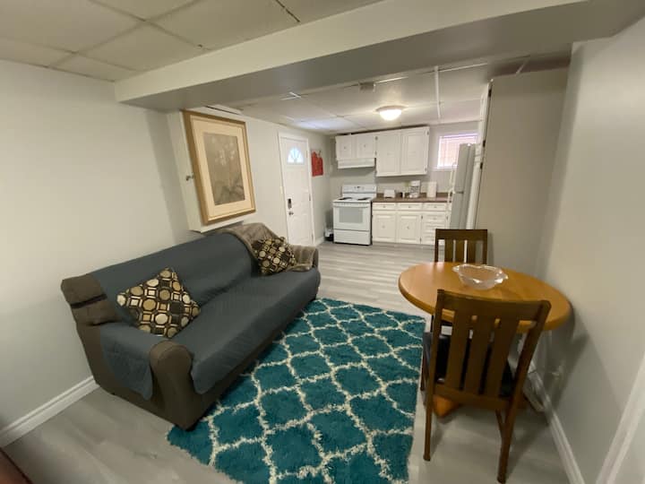 Chic Studio In The Heart Of Downtown Sudbury - Grand Sudbury
