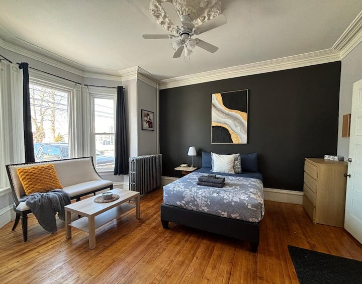 Luxurious Victorian Private Room In Amherst - #1 - Amherst