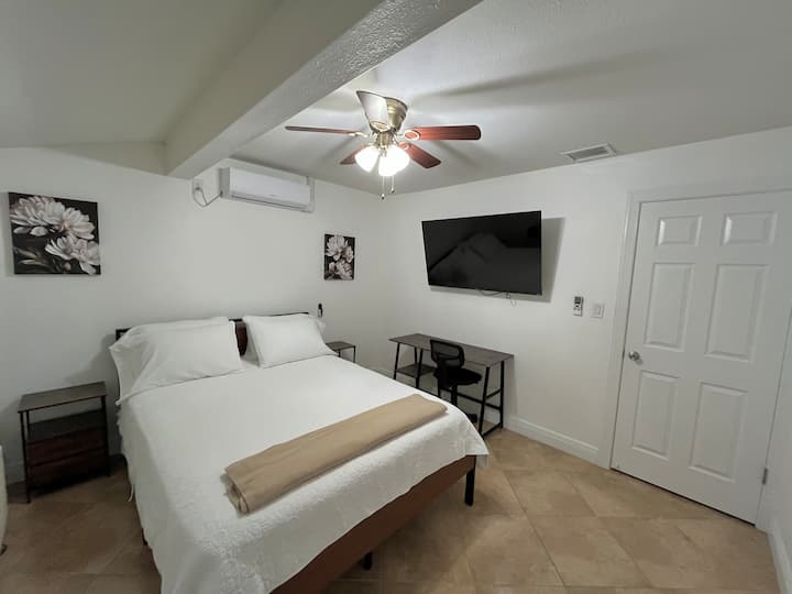 Brandon Private Studio W/ Patio - Carousel, Brandon