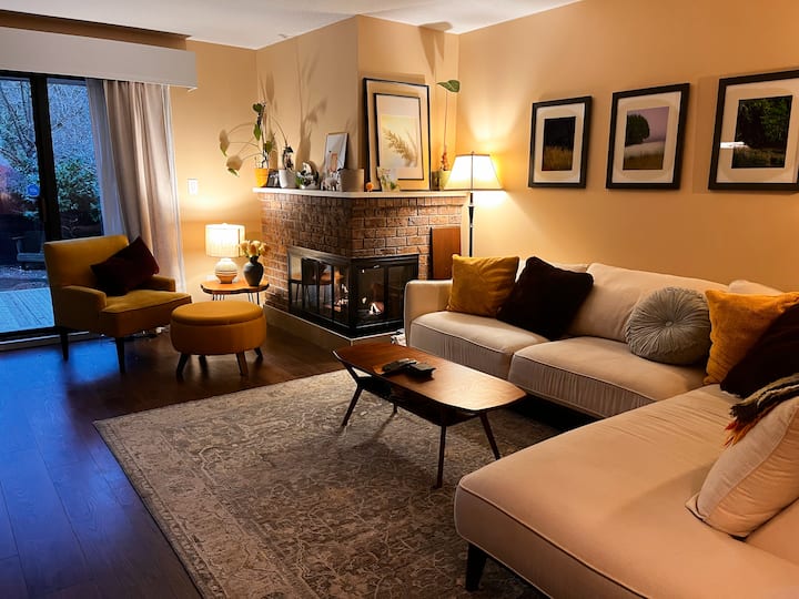 Beautiful 4 Bedroom Townhouse With Garden Deck - バーナビー