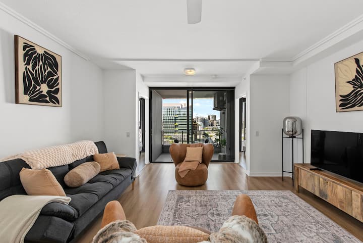 Modern 2br Apt Near James Street W/ Pool & Parking - Virginia