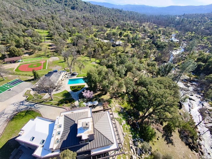 Riverfront Pool, Spa, Wiffleball, Golf, Pickleball - Oakhurst, CA