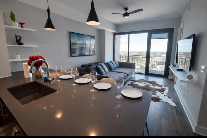 Buckhead King Suite - Brookhaven, GA