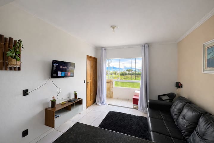 Apto Espaçoso, Confortável E Bem Localizado - Palhoça