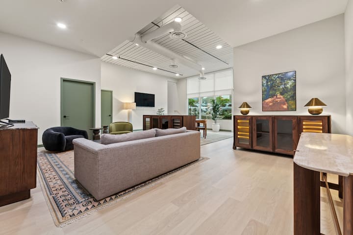 Zilker Park-inspired Luxury Suite At The Code - West Lake Hills, TX