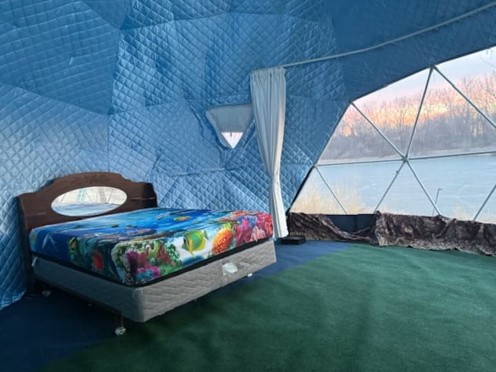 Queen's Palace - Fantastic Dome 2 - Lake Red Rock, IA