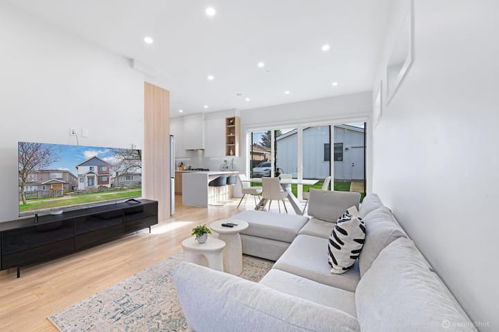Modern 3br Gem | Close To Transit | 15m To Dt - Vancouver