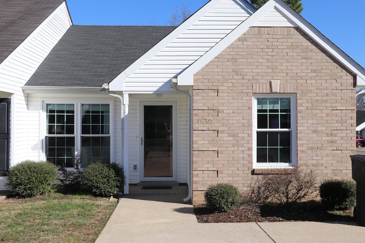 Charming And Stylish 2-bedroom, 2-bath Home - Murfreesboro, TN