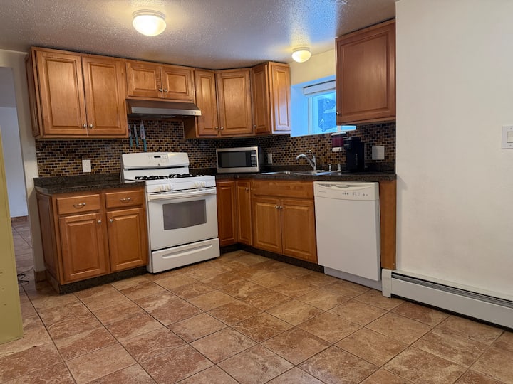 18 Min. To Airport, Spacious U-med Retreat - University Lake, Anchorage