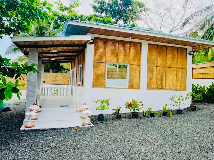 Simple Seaside Stay, Relax And Recharge - Puerto Princesa