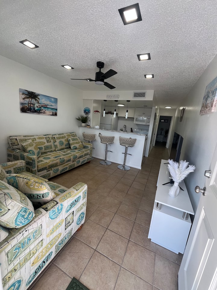 Letty Apartment - Treasure Island, FL