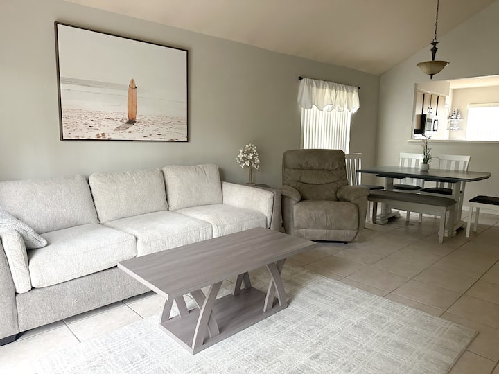 2/2 +Loft Close To Everything! Nice Neighborhood - Port Orange, FL