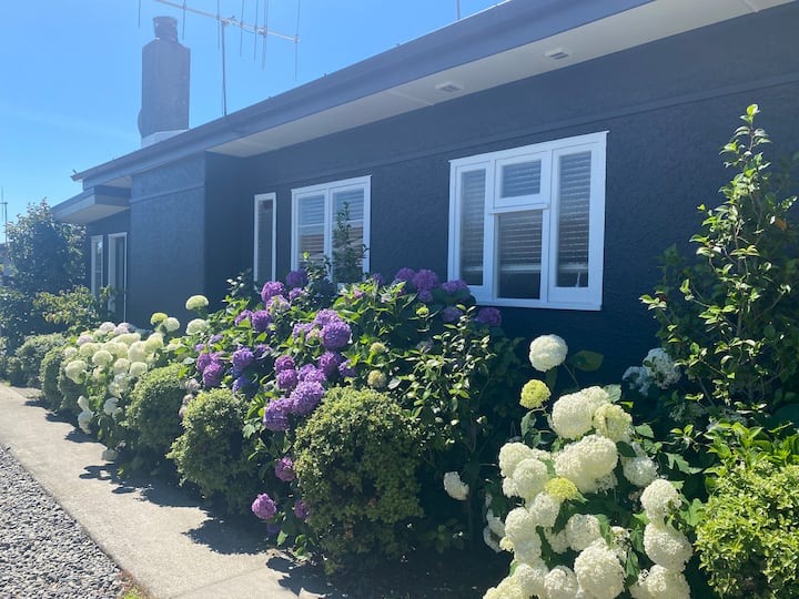 Charming House, Yours To Enjoy. - Hastings