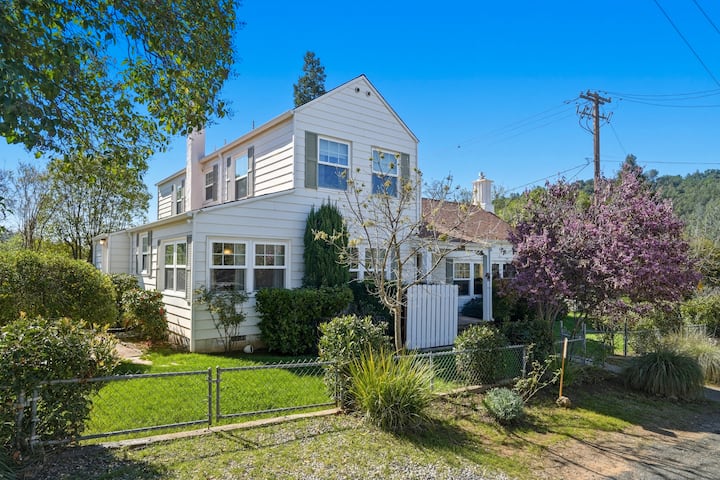 House On The Hill – Gateway To Yosemite - Mariposa, CA