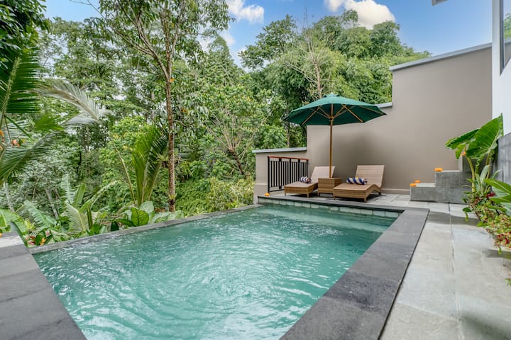 Poolside Jungle Bliss Villa - Indonesia