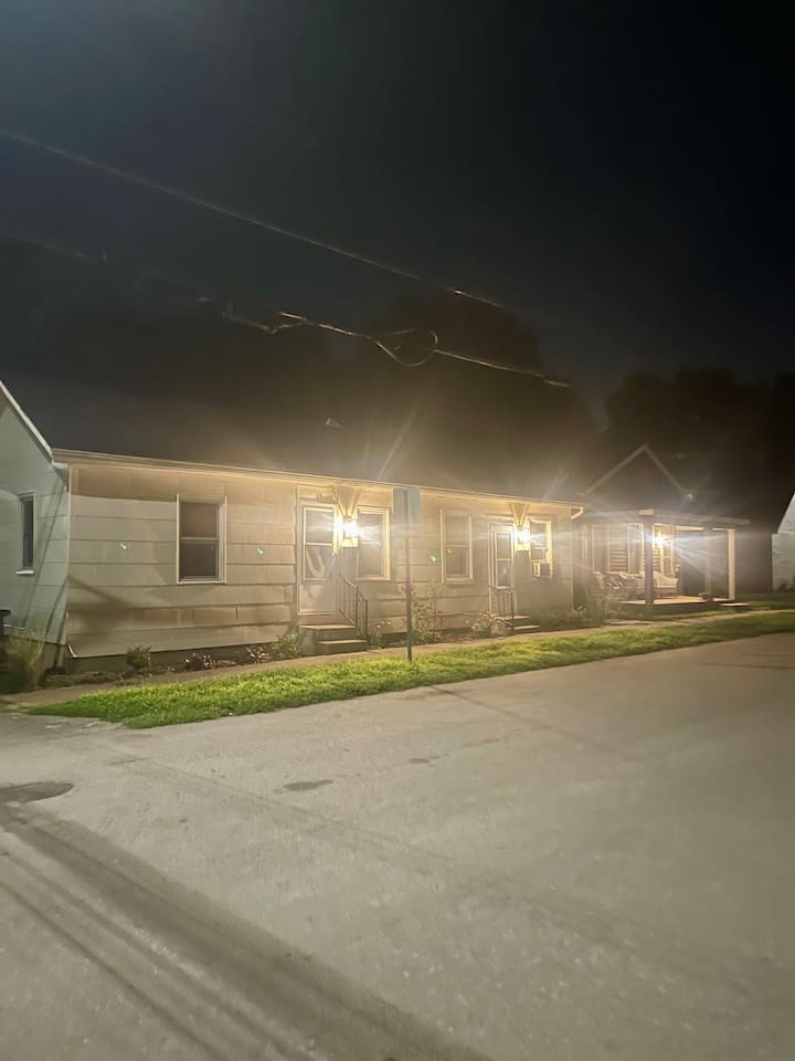 Downtown Troy Executive Studio Suite - Troy, OH