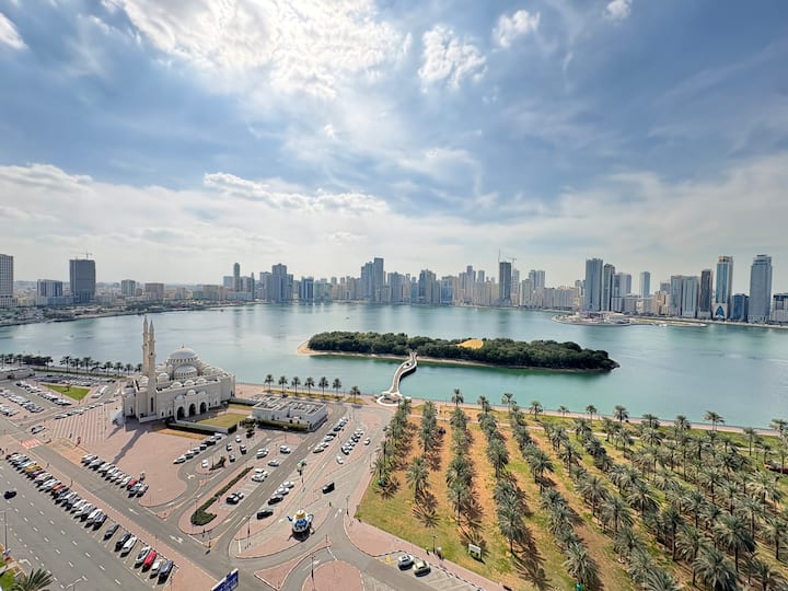 Elegant 2br Waterfront Apartment |Spacious - Sharjah