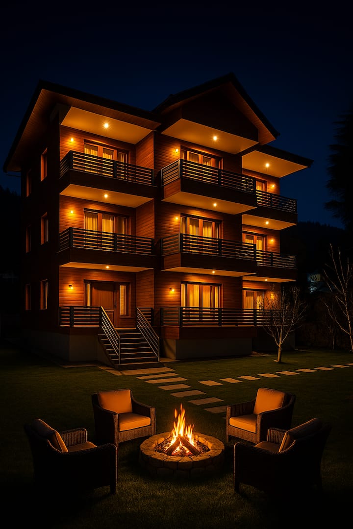 A Beautiful Wooden Attic Family Room, Ln - Manali