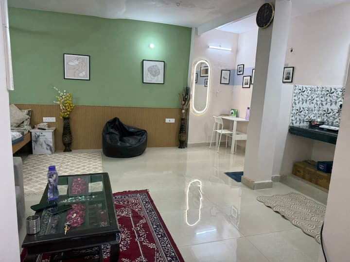 The Fine Art Retreat | 1rk Studio - New Delhi