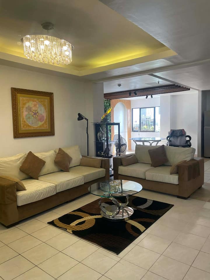 Sampaloc Manila
Penthouse 
3 Bedrooms - Quezon City