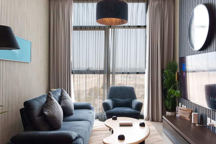 Soft Stone Suite: 1br Designer Stay - Sharjah