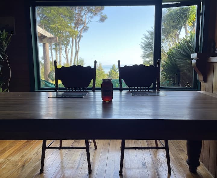 Manu Bay Bee Retreat – Walk To Wsl - Raglan