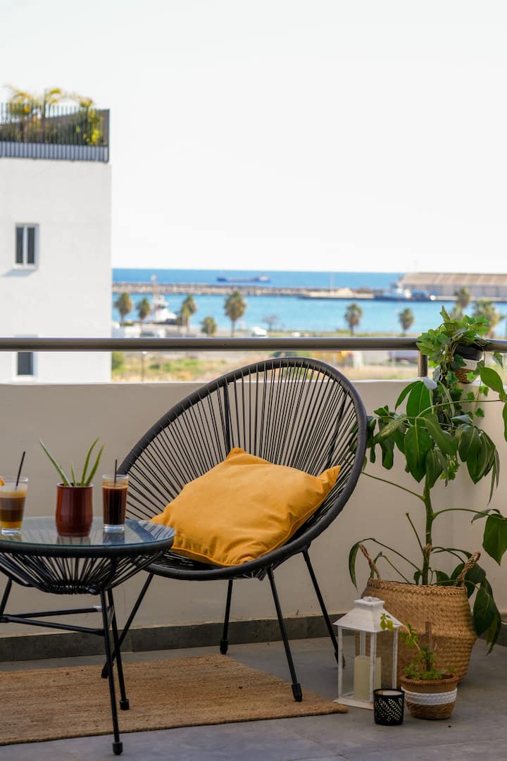 Amazing Beach Views Luxurious Apartment - Larnaca
