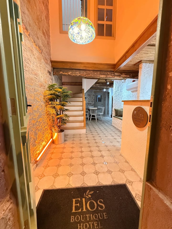 Ayvalık Tarihi Taş Otel Elos Konsept 6 Balkonlu - Cunda Adası