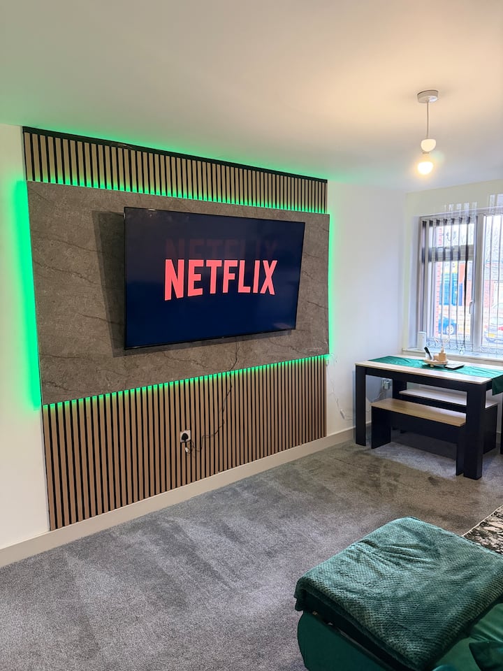 Emerald Suite | 1br Flat Near Etihad & Co-op Live - Manchester