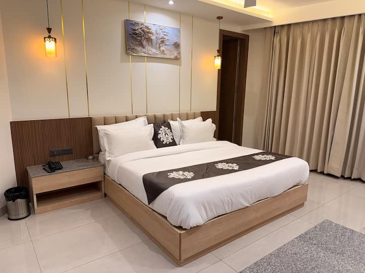 Hotel Rosewood - Premium Deluxe Room - Haldwani