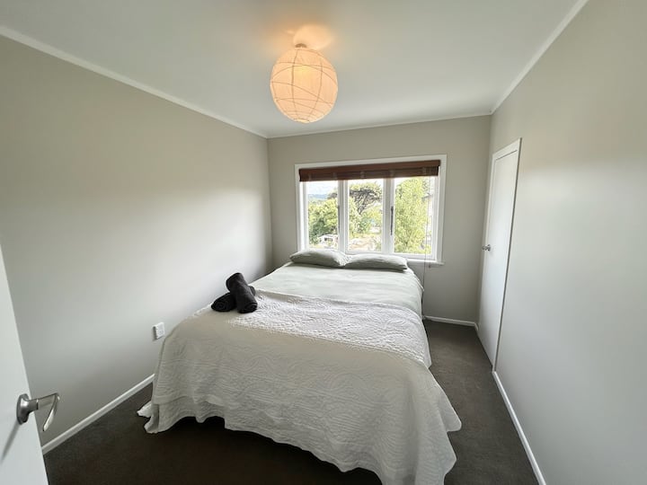 Large Raglan Room In A Shared House - Raglan