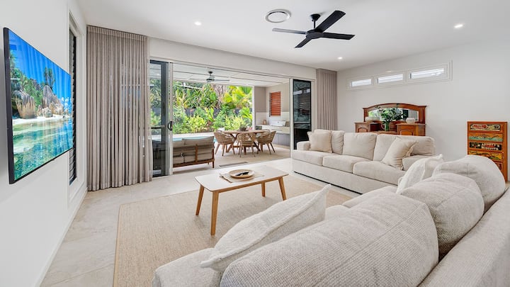 Tranquil Palms Walk To Beach & Coastal Path Cafés - Caloundra