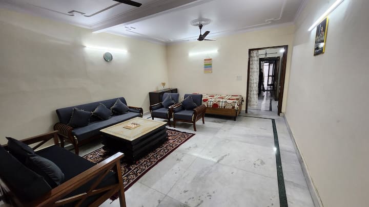 Luxury Indepedent 2bhk | Amar Colony, Lajpat Nagar - Nueva Delhi