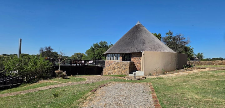 Vaalkrans Game Lodge Room 5 (Rondavel De Luxe) - Heilbron