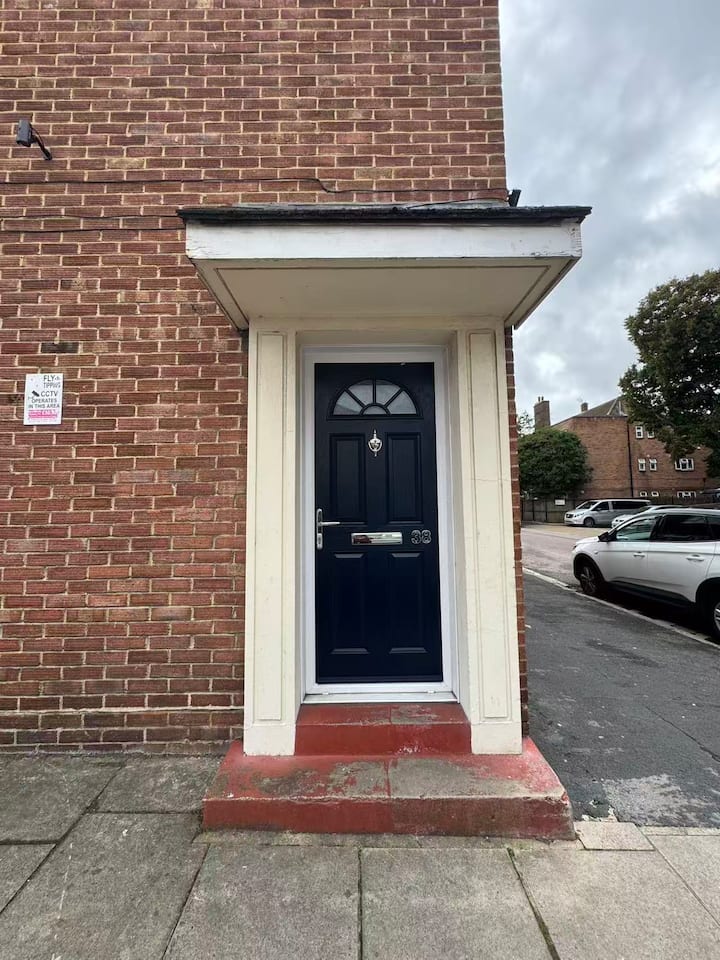 Spacious Apartment Next To Commercial Road - Havant