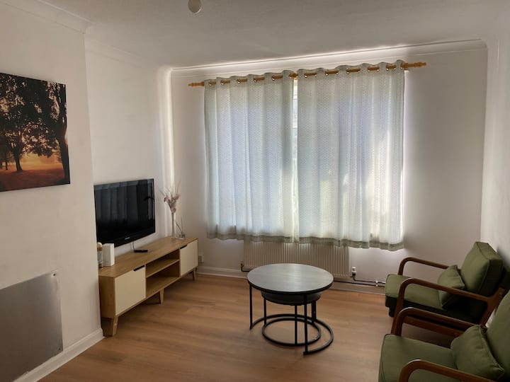 Spacious Apartment Next To Commercial Road - Portsmouth