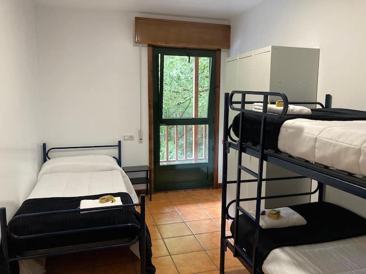 Habitación Grupal De 3 Con Balcón A4 - Talangreira - Marín